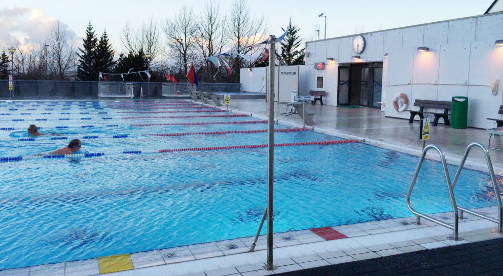 Útilaugin að verða tilbúin fyrir sundgarpa - KGP.is | Kópavogs- og ...
